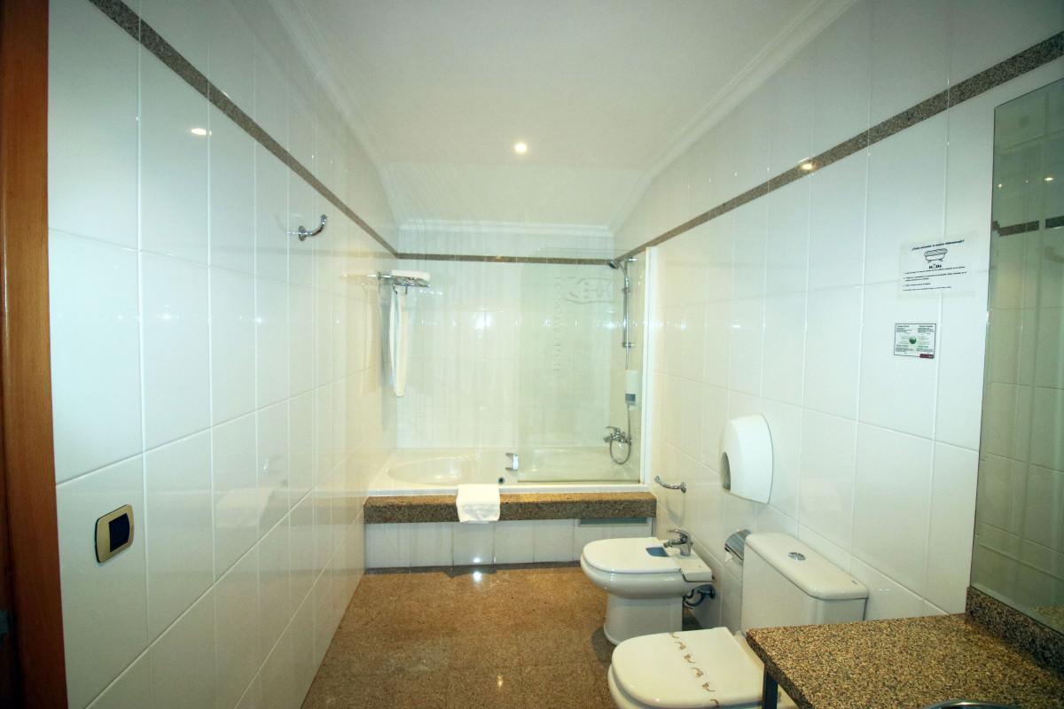 JACUZZI EN BAÑO | Hotel Alfonso Primero